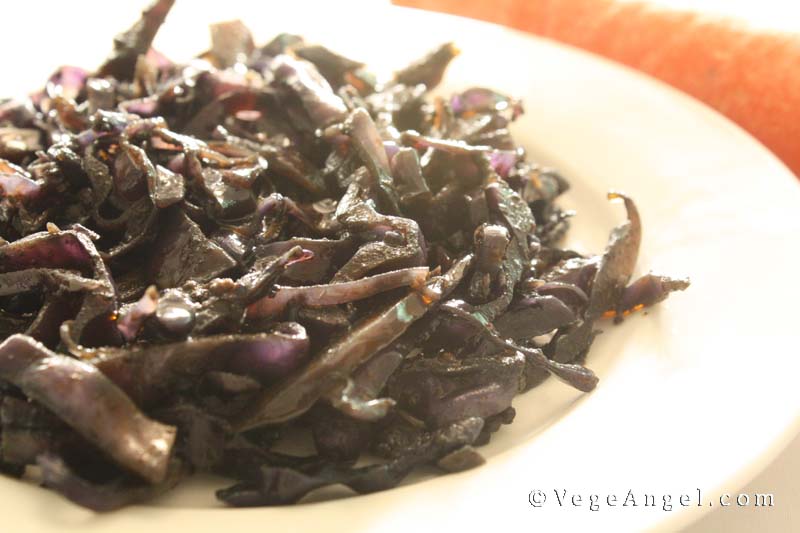 Vegetarian Recipe: Sauteed Red Cabbage with Spicy Powder | Vege Angel