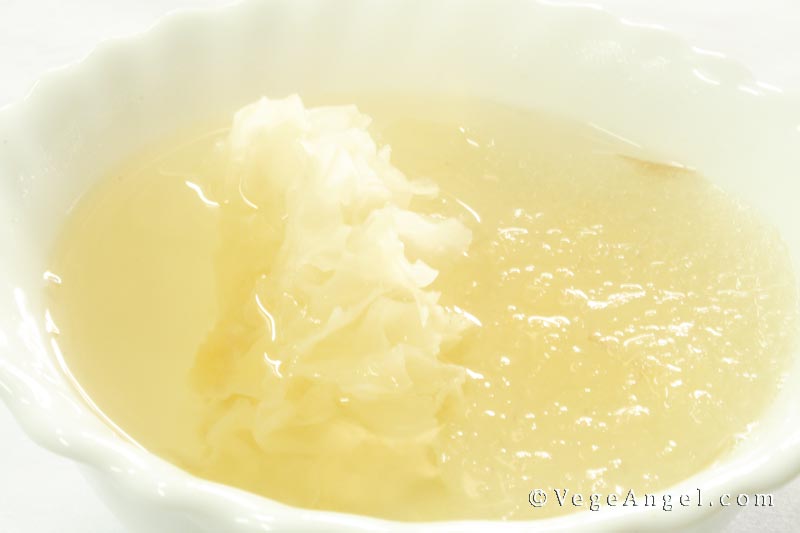 Vegetarian Recipe: Snow Pear and Snow Mushroom Dessert Soup | VegeAngel