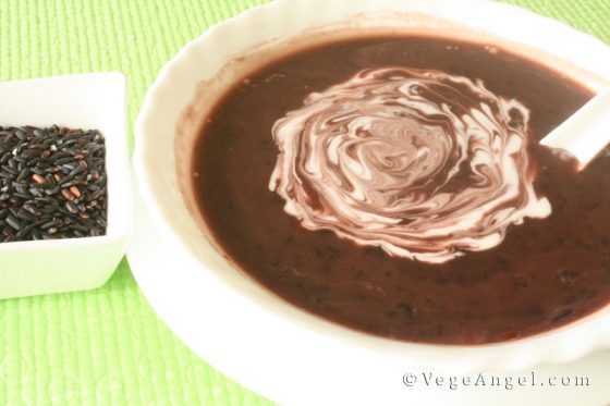 Vegetarian Recipe: Black Sticky Rice Dessert Soup | Vege Angel