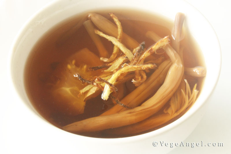 Vegetarian Recipe: Lily Bud and Tomato Soup | Vege Angel